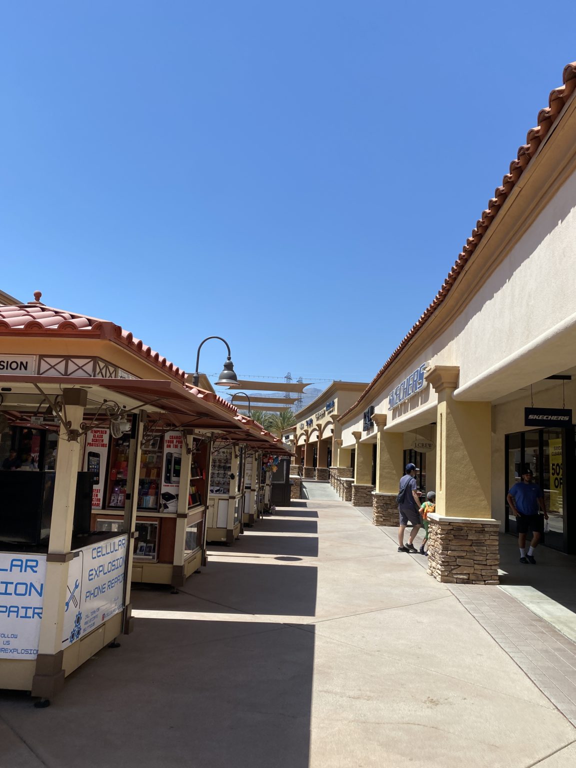 アメリカのおすすめアウトレットモール カリフォルニア州 デザートヒルズアウトレット in Cabazon | Sroute66